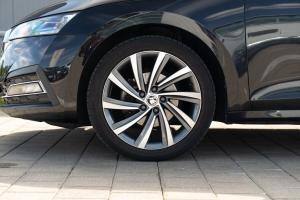 Black Skoda Octavia 2021 in Vilnius, with an engine capacity of 2.00 L and mileage of 166 thousand km for 17950 €, photo 8 on AUTOMOTO.COM.LV