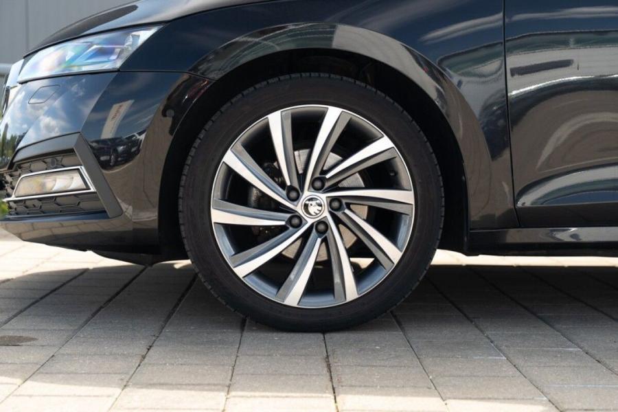 Black Skoda Octavia 2021 in Vilnius, with an engine capacity of 2.00 L and mileage of 166 thousand km for 17950 €, photo 8 on AUTOMOTO.COM.LV