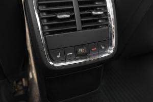Black Skoda Octavia 2021 in Vilnius, with an engine capacity of 2.00 L and mileage of 166 thousand km for 17950 €, photo 25 on AUTOMOTO.COM.LV