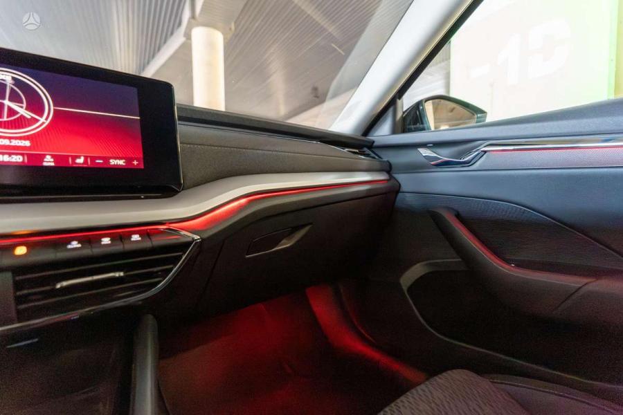 Melns Skoda Octavia 2021 Viļņa, ar dzinēja tilpumu 1.00 L un nobraukumu 280 tūkst. km par 9200 €, foto 4 vietnē AUTOMOTO.COM.LV
