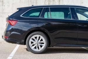 Melns Skoda Octavia 2021 Viļņa, ar dzinēja tilpumu 1.00 L un nobraukumu 280 tūkst. km par 9200 €, foto 23 vietnē AUTOMOTO.COM.LV
