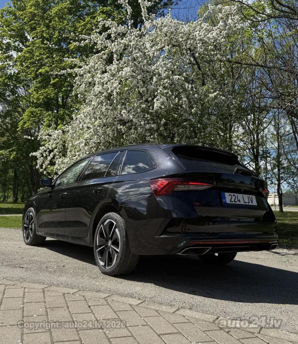 Black Skoda Octavia 2022 in Narva, with an engine capacity of 1.40 L and mileage of 154 thousand km for 22555 €, photo 2 on AUTOMOTO.COM.LV