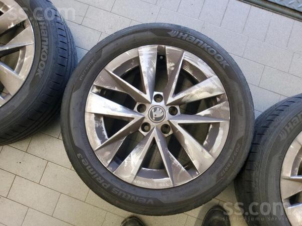Black Skoda Octavia 2022 in Jelgava, with an engine capacity of 2.00 L and mileage of 169 thousand km for 17450 €, photo 5 on AUTOMOTO.COM.LV
