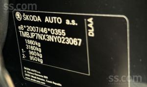 Black Skoda Octavia 2022 in Riga, with an engine capacity of 1.00 L and mileage of 150 thousand km for 14500 €, photo 13 on AUTOMOTO.COM.LV