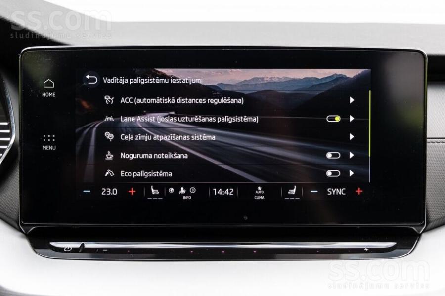 Black Skoda Octavia 2022 in Riga, with an engine capacity of 1.50 L and mileage of 103 thousand km for 18950 €, photo 12 on AUTOMOTO.COM.LV