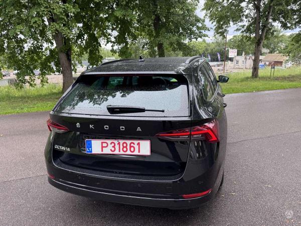 Black Skoda Octavia 2022 in Alytus, with an engine capacity of 1.97 L and mileage of 240 thousand km for 14500 €, photo 7 on AUTOMOTO.COM.LV