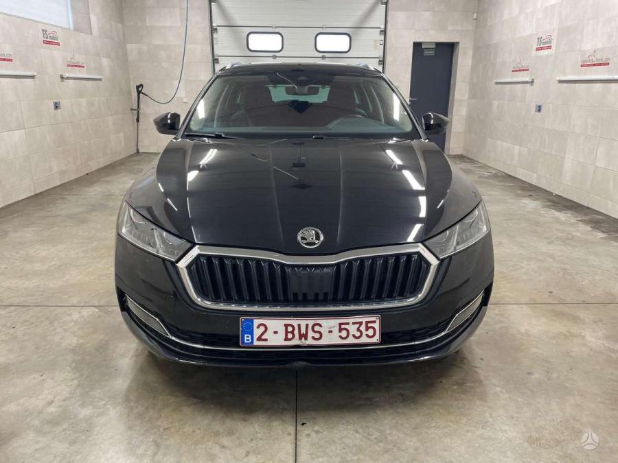 Black Skoda Octavia 2022 in Marijampole, with an engine capacity of 1.50 L and mileage of 77 thousand km for 18755 €, photo 3 on AUTOMOTO.COM.LV