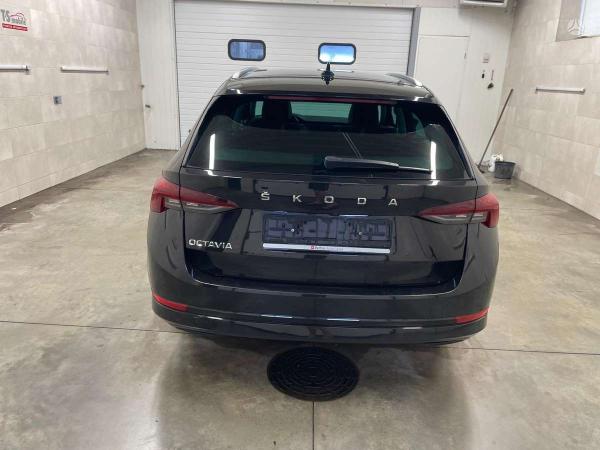 Black Skoda Octavia 2022 in Marijampole, with an engine capacity of 1.50 L and mileage of 77 thousand km for 18755 €, photo 5 on AUTOMOTO.COM.LV