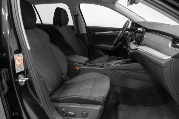 Black Skoda Octavia 2022 in Vilnius, with an engine capacity of 1.40 L and mileage of 98 thousand km for 20500 €, photo 7 on AUTOMOTO.COM.LV