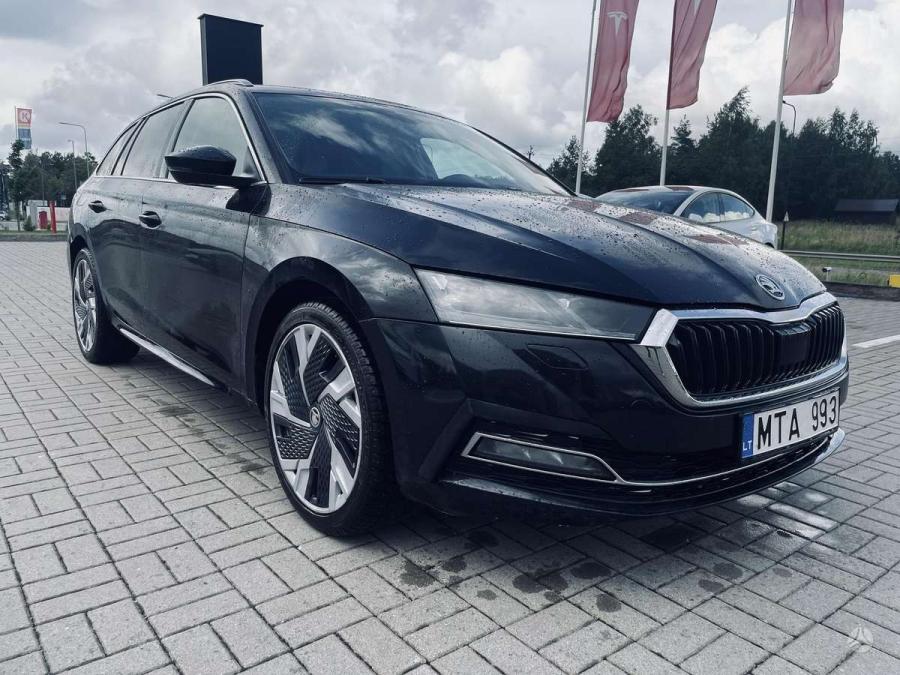 Black Skoda Octavia 2022 in Vilnius, with an engine capacity of 2.00 L and mileage of 226 thousand km for 15450 €, photo 3 on AUTOMOTO.COM.LV