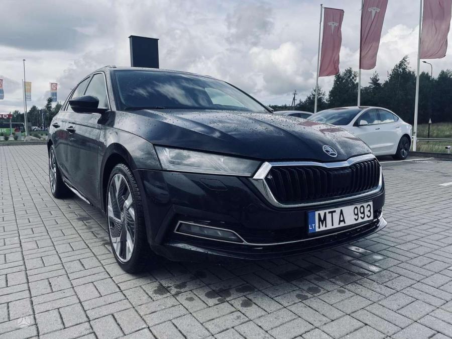 Black Skoda Octavia 2022 in Vilnius, with an engine capacity of 2.00 L and mileage of 226 thousand km for 15450 €, photo 4 on AUTOMOTO.COM.LV