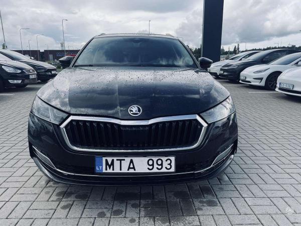 Black Skoda Octavia 2022 in Vilnius, with an engine capacity of 2.00 L and mileage of 226 thousand km for 15450 €, photo 4 on AUTOMOTO.COM.LV