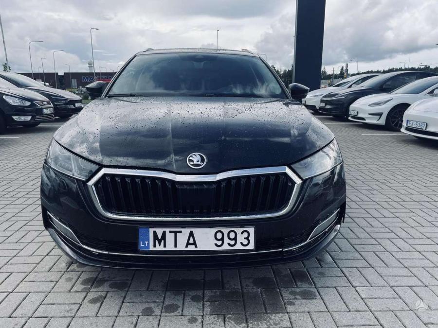 Black Skoda Octavia 2022 in Vilnius, with an engine capacity of 2.00 L and mileage of 226 thousand km for 15450 €, photo 5 on AUTOMOTO.COM.LV