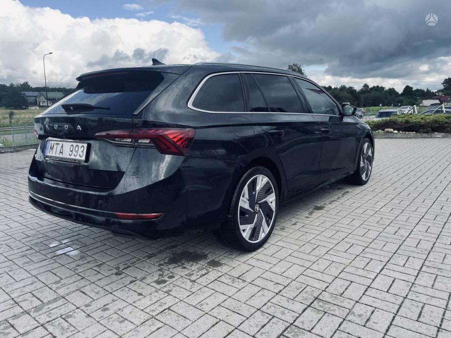 Black Skoda Octavia 2022 in Vilnius, with an engine capacity of 2.00 L and mileage of 226 thousand km for 15450 €, photo 6 on AUTOMOTO.COM.LV
