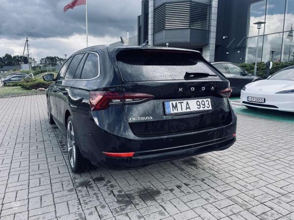 Black Skoda Octavia 2022 in Vilnius, with an engine capacity of 2.00 L and mileage of 226 thousand km for 15450 €, photo 6 on AUTOMOTO.COM.LV
