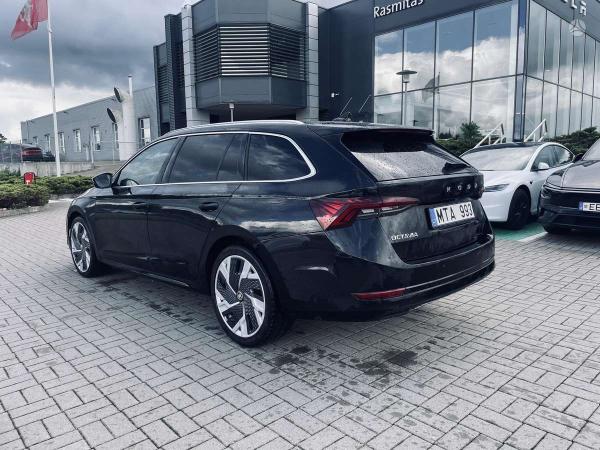 Black Skoda Octavia 2022 in Vilnius, with an engine capacity of 2.00 L and mileage of 226 thousand km for 15450 €, photo 7 on AUTOMOTO.COM.LV