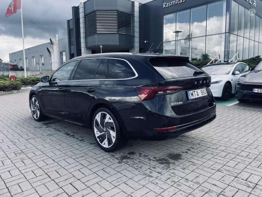 Black Skoda Octavia 2022 in Vilnius, with an engine capacity of 2.00 L and mileage of 226 thousand km for 15450 €, photo 8 on AUTOMOTO.COM.LV