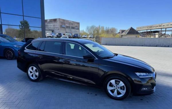 Black Skoda Octavia 2022 in Telschi, with an engine capacity of 2.00 L and mileage of 263 thousand km for 11790 €, photo 2 on AUTOMOTO.COM.LV
