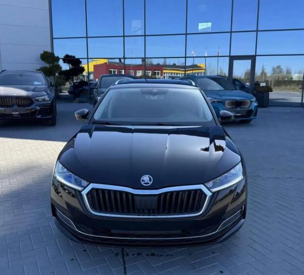 Black Skoda Octavia 2022 in Telschi, with an engine capacity of 2.00 L and mileage of 263 thousand km for 11790 €, photo 3 on AUTOMOTO.COM.LV