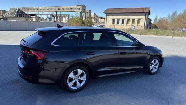 Black Skoda Octavia 2022 in Telschi, with an engine capacity of 2.00 L and mileage of 263 thousand km for 11790 €, photo 10 on AUTOMOTO.COM.LV