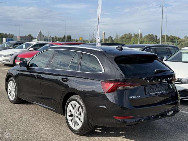 Black Skoda Octavia 2022 in Vilnius, with an engine capacity of 1.97 L and mileage of 219 thousand km for 13999 €, photo 3 on AUTOMOTO.COM.LV