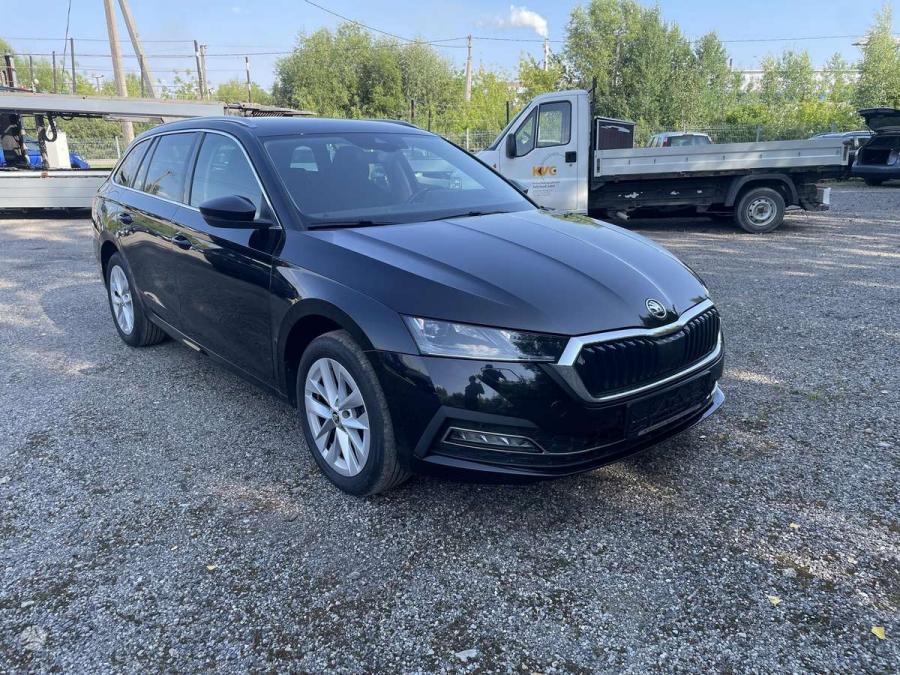 Black Skoda Octavia 2022 in Radviliskis, with an engine capacity of 1.97 L and mileage of 146 thousand km for 15400 €, photo 3 on AUTOMOTO.COM.LV