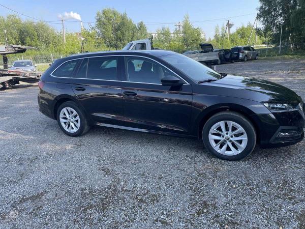 Black Skoda Octavia 2022 in Radviliskis, with an engine capacity of 1.97 L and mileage of 146 thousand km for 15400 €, photo 3 on AUTOMOTO.COM.LV