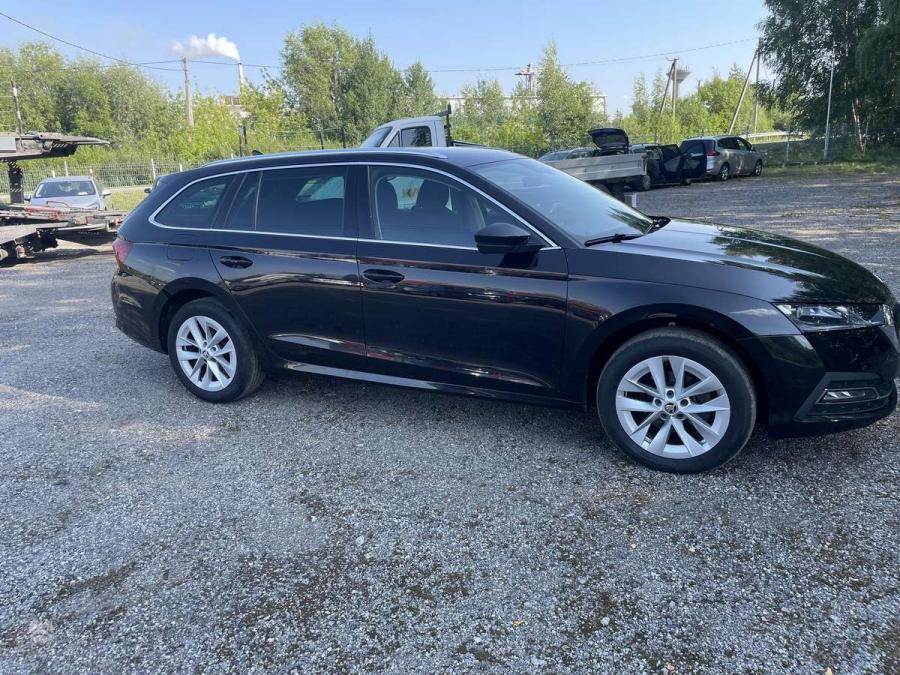 Black Skoda Octavia 2022 in Radviliskis, with an engine capacity of 1.97 L and mileage of 146 thousand km for 15400 €, photo 4 on AUTOMOTO.COM.LV