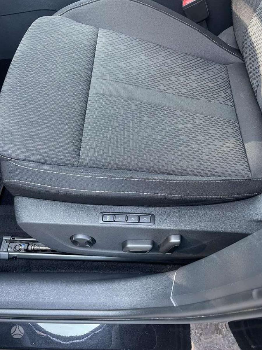 Black Skoda Octavia 2022 in Radviliskis, with an engine capacity of 1.97 L and mileage of 146 thousand km for 15400 €, photo 17 on AUTOMOTO.COM.LV