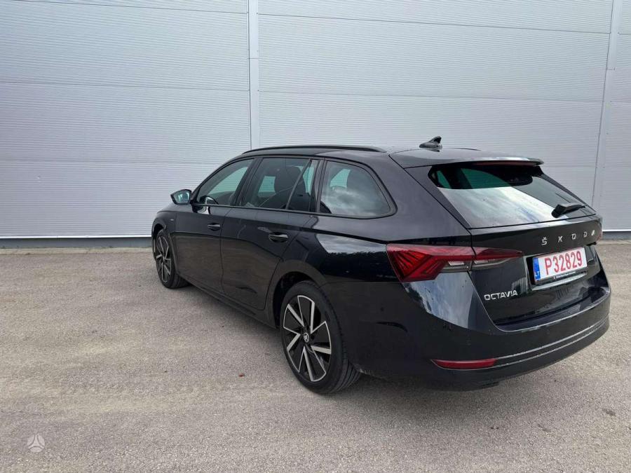 Black Skoda Octavia 2022 in Utena, with an engine capacity of 0.00 L and mileage of 184 thousand km for 14999 €, photo 6 on AUTOMOTO.COM.LV