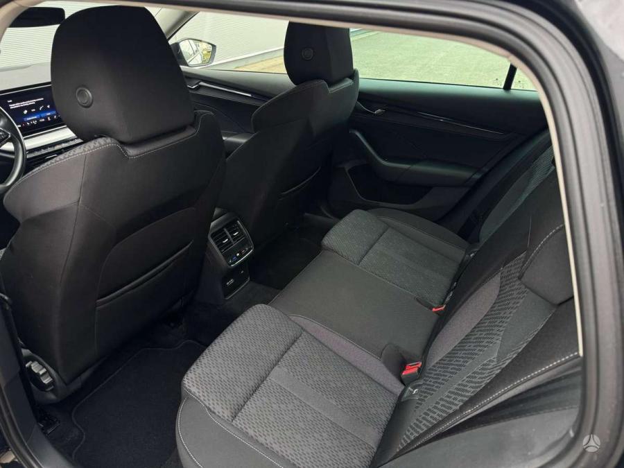 Black Skoda Octavia 2022 in Utena, with an engine capacity of 0.00 L and mileage of 184 thousand km for 14999 €, photo 8 on AUTOMOTO.COM.LV