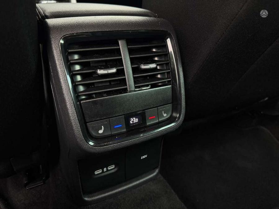 Black Skoda Octavia 2022 in Utena, with an engine capacity of 0.00 L and mileage of 184 thousand km for 14999 €, photo 9 on AUTOMOTO.COM.LV