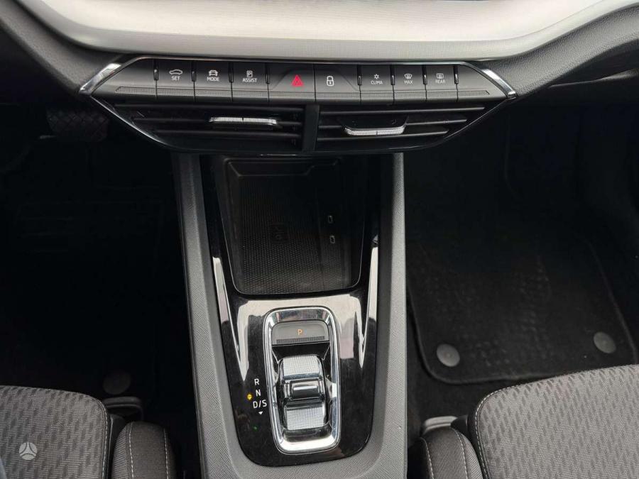 Black Skoda Octavia 2022 in Utena, with an engine capacity of 0.00 L and mileage of 184 thousand km for 14999 €, photo 12 on AUTOMOTO.COM.LV