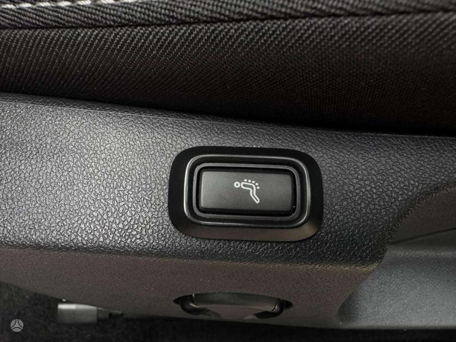 Black Skoda Octavia 2022 in Utena, with an engine capacity of 0.00 L and mileage of 184 thousand km for 14999 €, photo 20 on AUTOMOTO.COM.LV