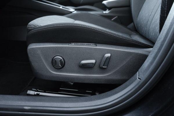 Black Skoda Octavia 2022 in Marupe, with an engine capacity of 2.00 L and mileage of 152 thousand km for 18550 €, photo 11 on AUTOMOTO.COM.LV