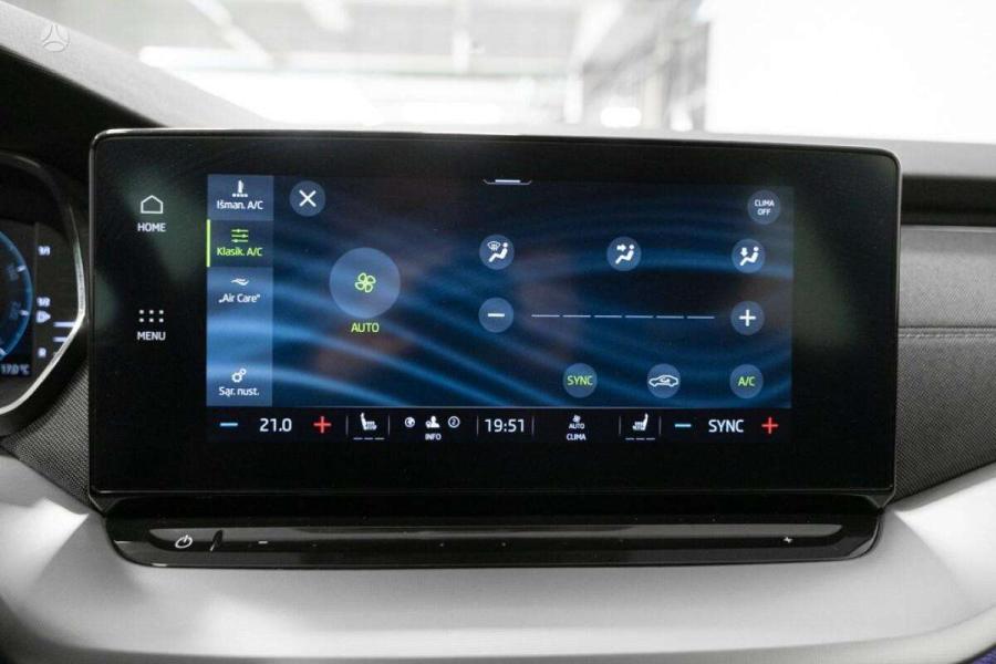 Black Skoda Octavia 2023 in Vilnius, with an engine capacity of 2.00 L and mileage of 152 thousand km for 18900 €, photo 17 on AUTOMOTO.COM.LV