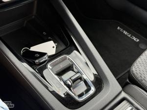 Black Skoda Octavia 2023 in Vilnius, with an engine capacity of 2.00 L and mileage of 212 thousand km for 14499 €, photo 21 on AUTOMOTO.COM.LV