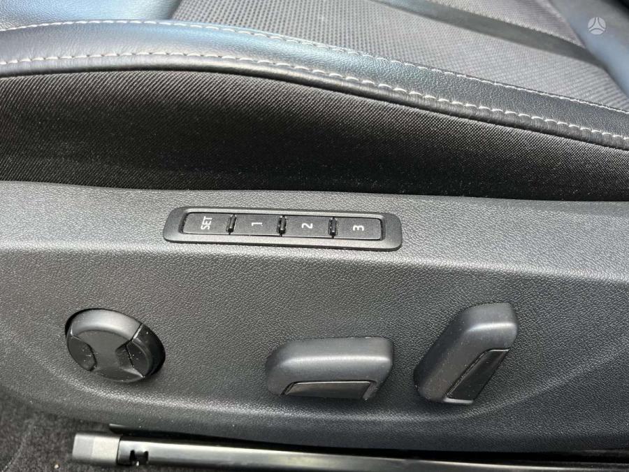 Black Skoda Octavia 2023 in Vilnius, with an engine capacity of 1.97 L and mileage of 166 thousand km for 17908 €, photo 11 on AUTOMOTO.COM.LV