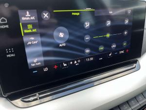 Black Skoda Octavia 2023 in Vilnius, with an engine capacity of 1.97 L and mileage of 166 thousand km for 17908 €, photo 34 on AUTOMOTO.COM.LV