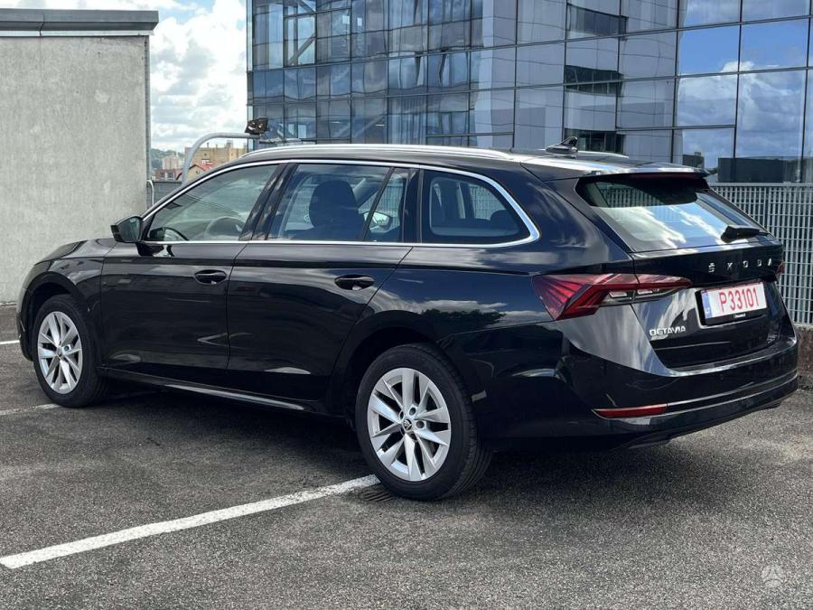 Black Skoda Octavia 2023 in Vilnius, with an engine capacity of 0.00 L and mileage of 299 thousand km for 9997 €, photo 3 on AUTOMOTO.COM.LV