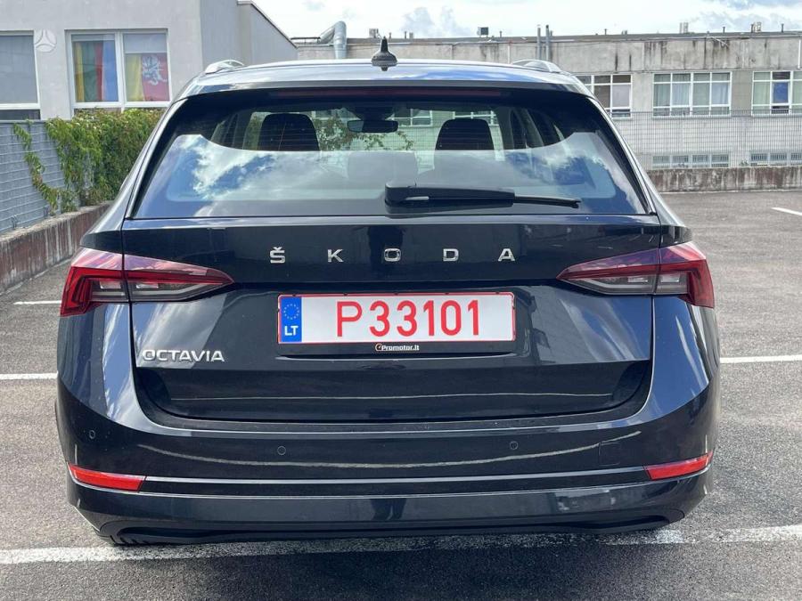 Black Skoda Octavia 2023 in Vilnius, with an engine capacity of 0.00 L and mileage of 299 thousand km for 9997 €, photo 5 on AUTOMOTO.COM.LV