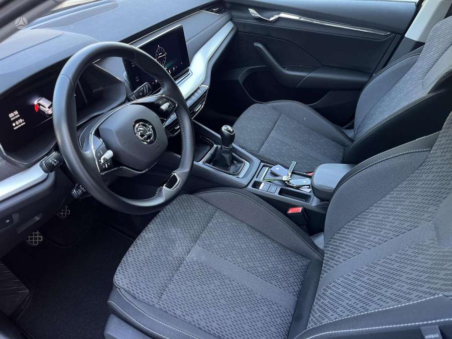 Black Skoda Octavia 2023 in Vilnius, with an engine capacity of 0.00 L and mileage of 299 thousand km for 9997 €, photo 8 on AUTOMOTO.COM.LV