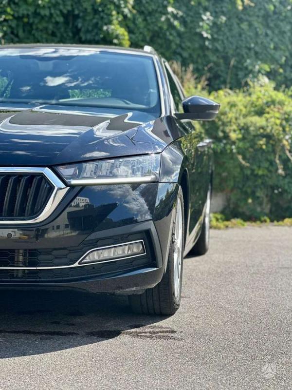 Black Skoda Octavia 2023 in Vilnius, with an engine capacity of 2.00 L and mileage of 80 thousand km for 19900 €, photo 3 on AUTOMOTO.COM.LV