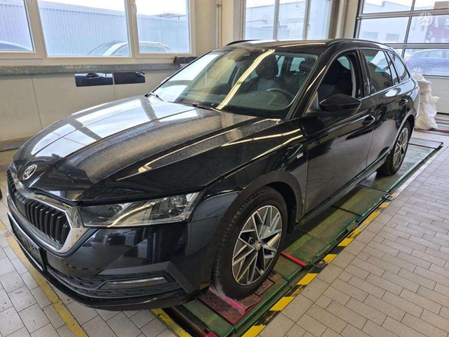 Black Skoda Octavia 2023 in Vilnius, with an engine capacity of 1.50 L and mileage of 163 thousand km for 16400 €, photo 1 on AUTOMOTO.COM.LV
