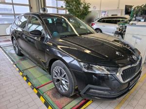 Black Skoda Octavia 2023 in Vilnius, with an engine capacity of 1.50 L and mileage of 163 thousand km for 16400 €, photo 4 on AUTOMOTO.COM.LV