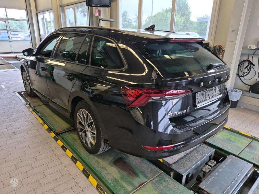 Black Skoda Octavia 2023 in Vilnius, with an engine capacity of 1.50 L and mileage of 163 thousand km for 16400 €, photo 5 on AUTOMOTO.COM.LV