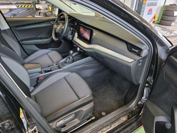 Melns Skoda Octavia 2023 Viļņa, ar dzinēja tilpumu 1.50 L un nobraukumu 163 tūkst. km par 16400 €, foto 6 vietnē AUTOMOTO.COM.LV