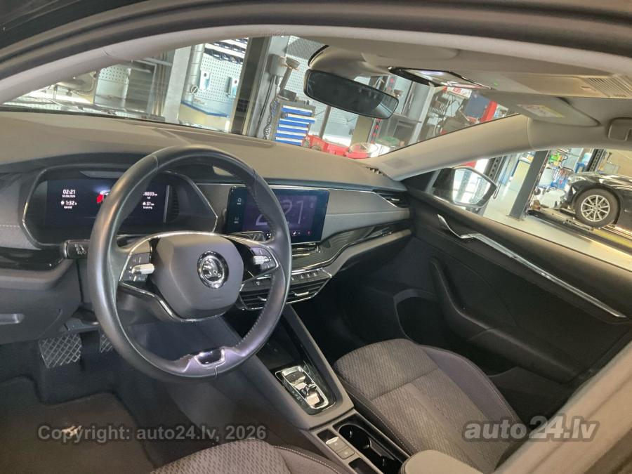 Black Skoda Octavia 2023 in Tallinn, with an engine capacity of 2.00 L and mileage of 129 thousand km for 18490 €, photo 7 on AUTOMOTO.COM.LV