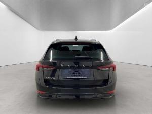 Black Skoda Octavia 2023 in Marijampole, with an engine capacity of 1.00 L and mileage of 212 thousand km for 11495 €, photo 6 on AUTOMOTO.COM.LV