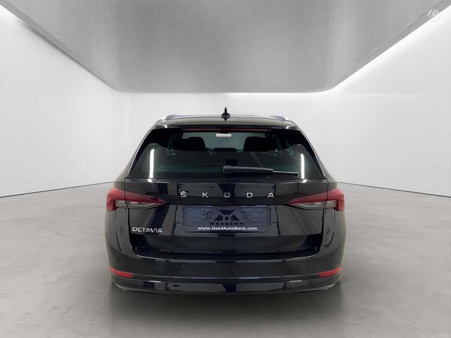 Black Skoda Octavia 2023 in Marijampole, with an engine capacity of 1.00 L and mileage of 212 thousand km for 11495 €, photo 6 on AUTOMOTO.COM.LV